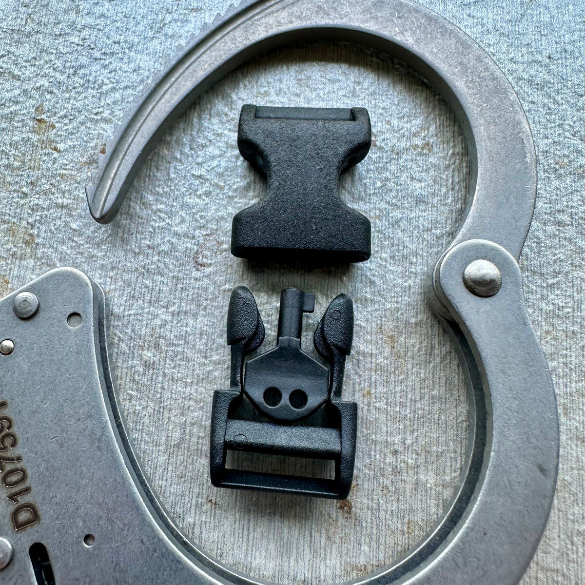 SERE Handcuff Key Buckle ...